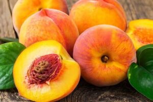 20 benefícios do pêssego (Como usar, receitas e efeitos colaterais)